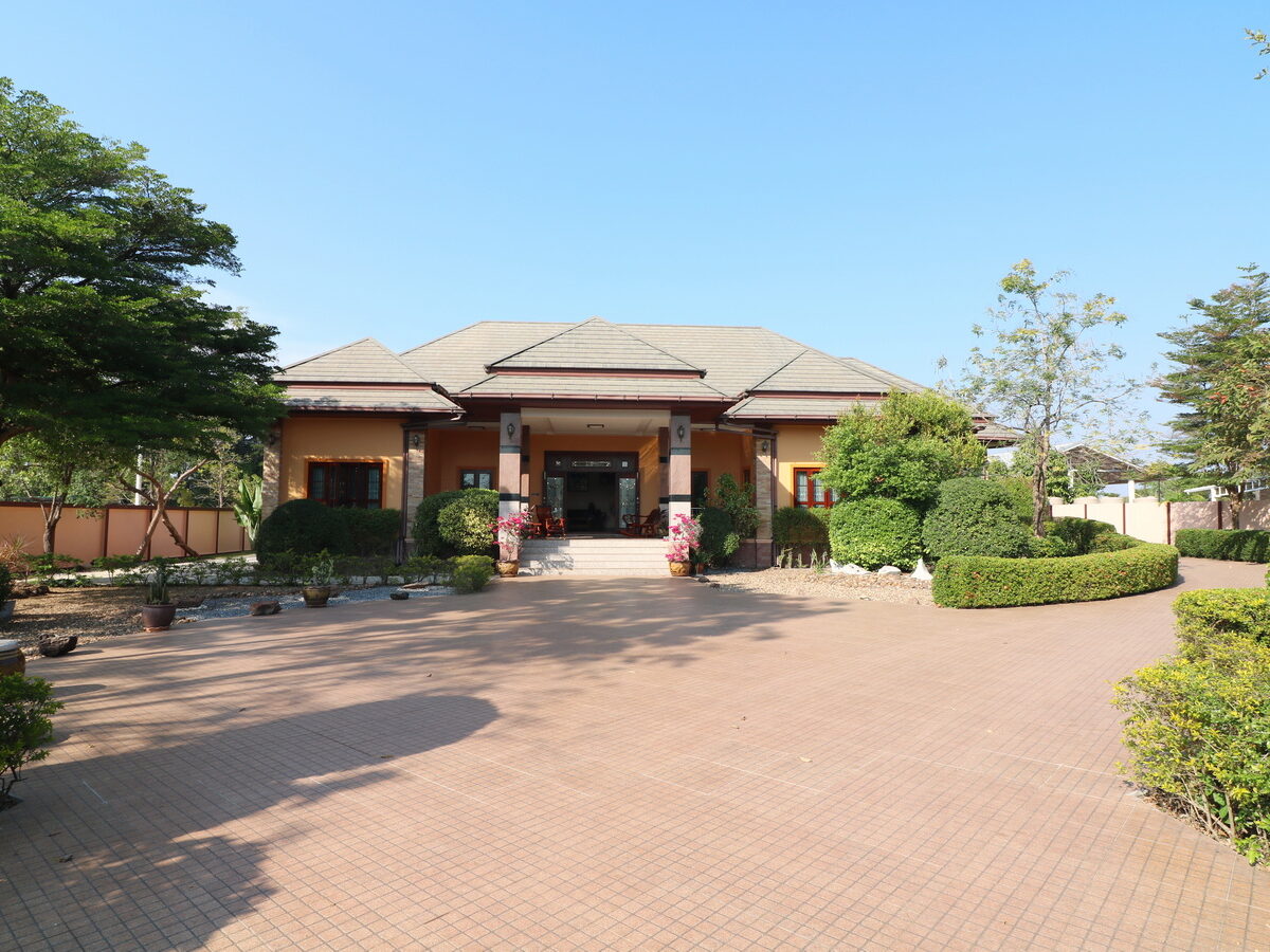 An Enjoyable Lifestyle 4 BRM, 3 BTH Home For Sale Set on 2527 Sq. Mt ...