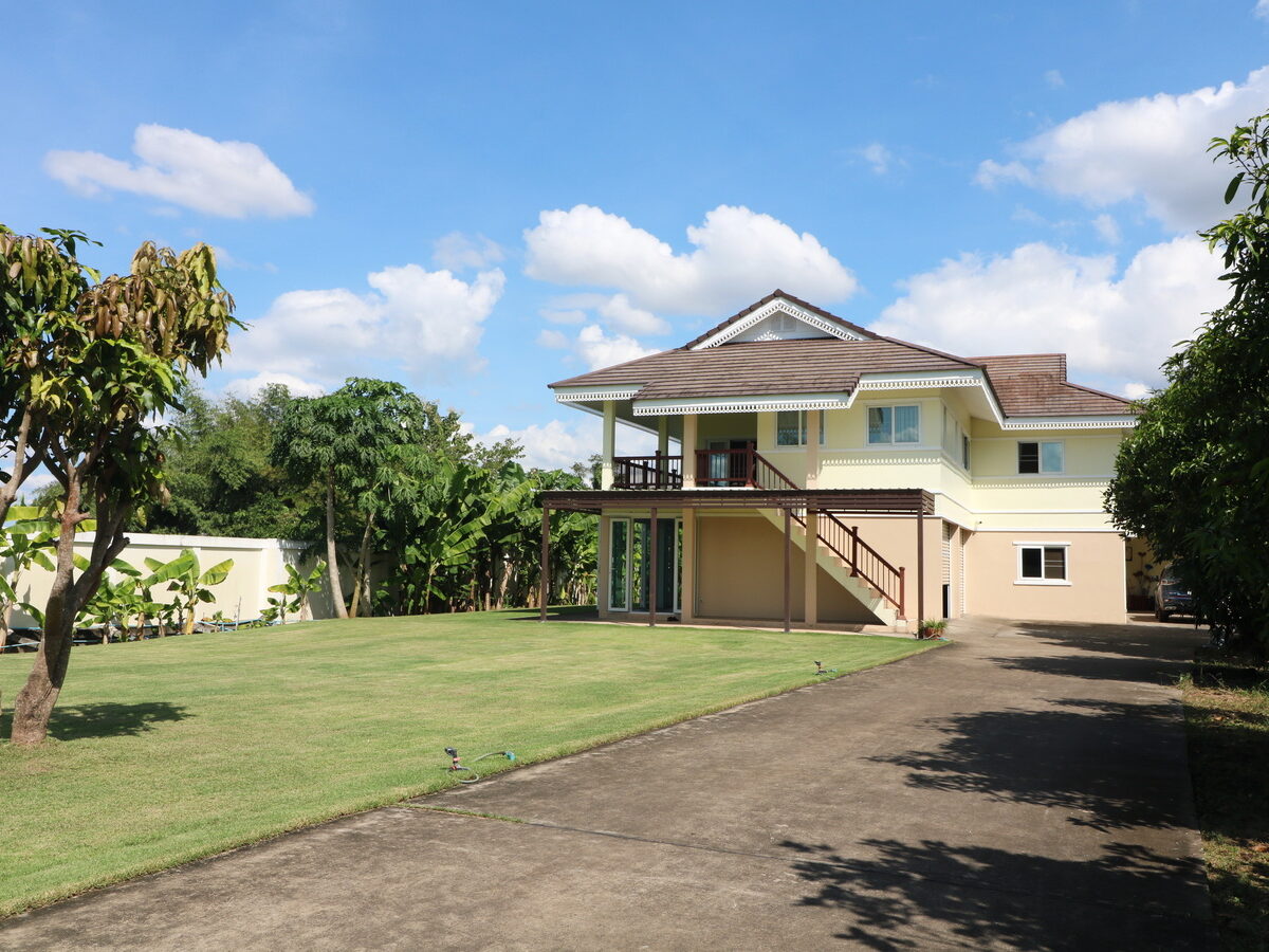 Simply Outstanding! 2 Homes With 5 BRM, 4 Bth, 2 Level Home For Sale On ...