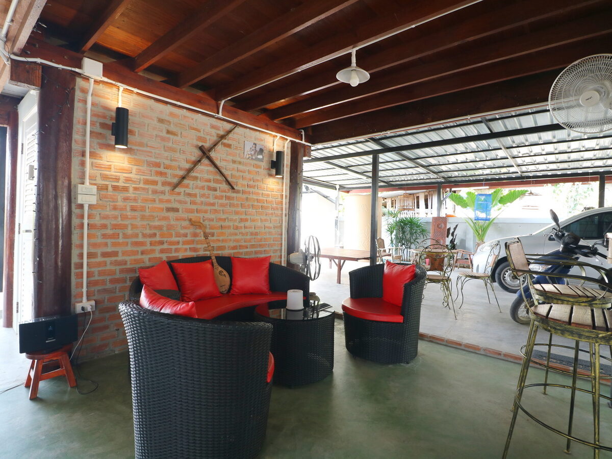 A Traditional Lanna Style 3 BRM, 3 BTH Home For Sale On 1 Rai, 25 ...