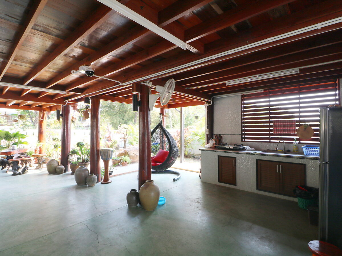 A Traditional Lanna Style 3 BRM, 3 BTH Home For Sale On 1 Rai, 25 ...